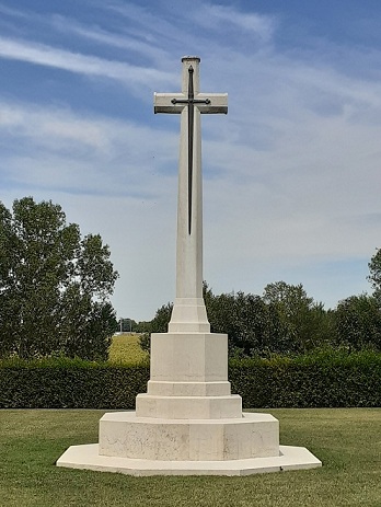 La Croce del sacrificio – Storie di cimiteri